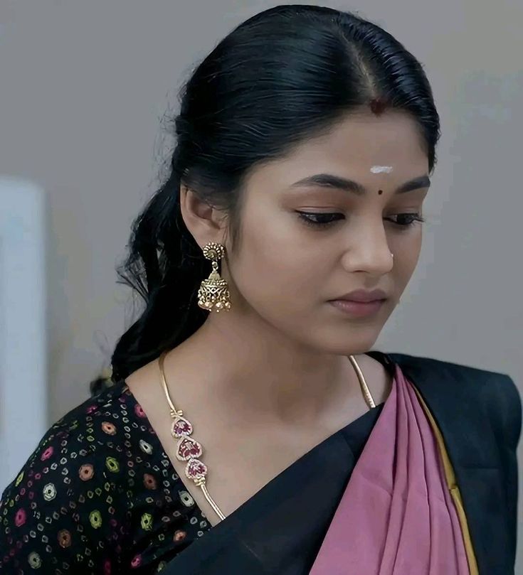 Top 20 Tamil Serial Actress Names & Photos | Net Worth 2025